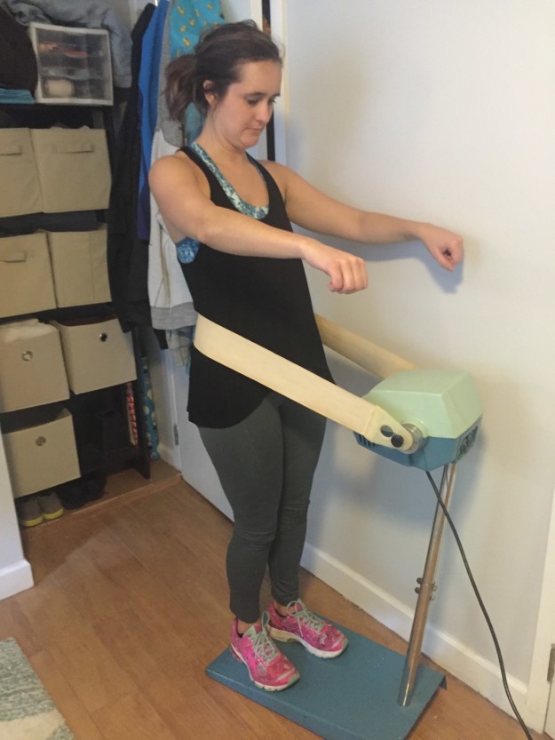 1950年に流行った脂肪燃焼ぶるぶるベルト・エクササイズやってみた（バズフィード）