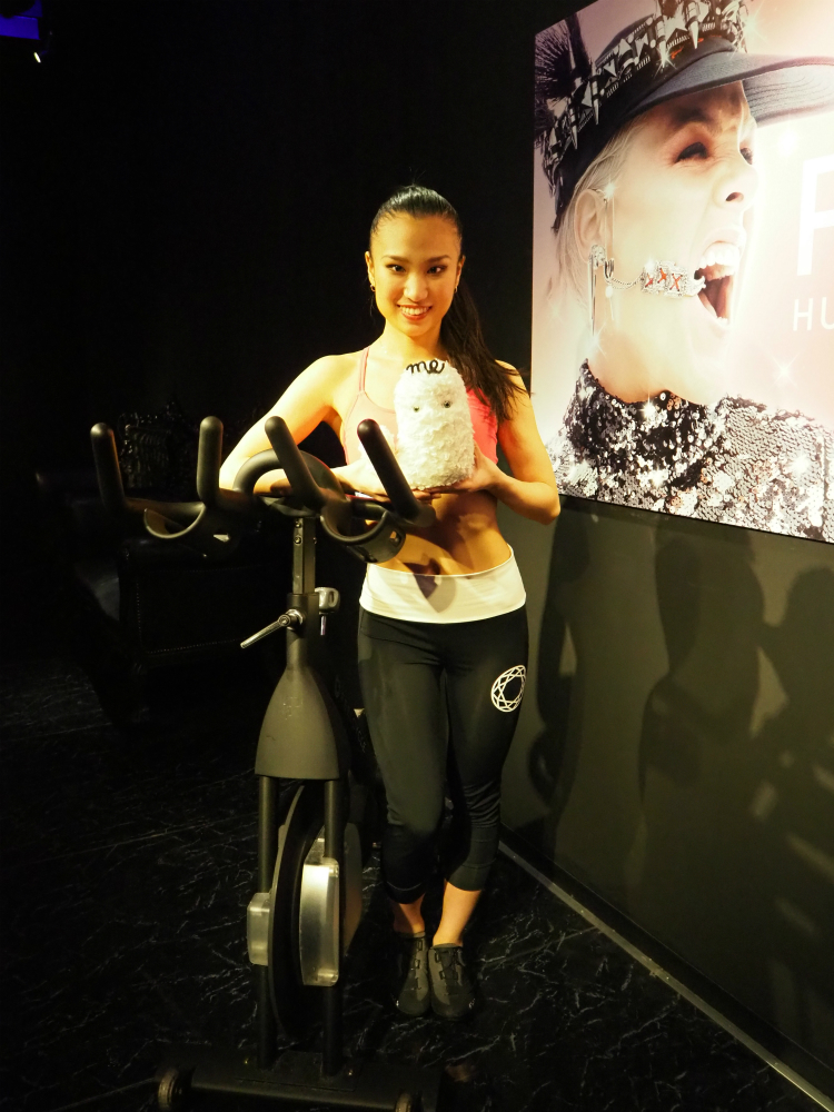 45分で約800kcal消費、暗闇バイクエクササイズ「FEELCYCLE」を体験レポート！（J-WAVE NEWS）