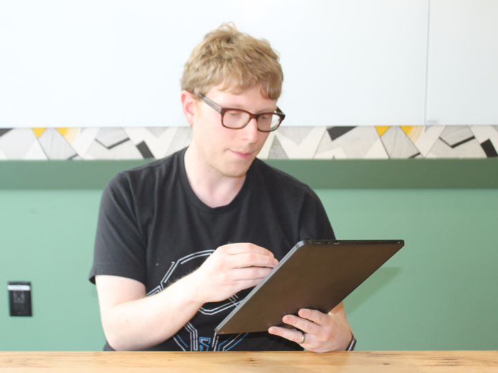 1000人以上が開発に協力した、クールな2in1型ノートPC（ビジネスインサイダージャパン）