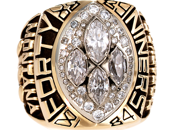 ゴージャスな“スーパーボウル・リング”32個（ビジネスインサイダージャパン）