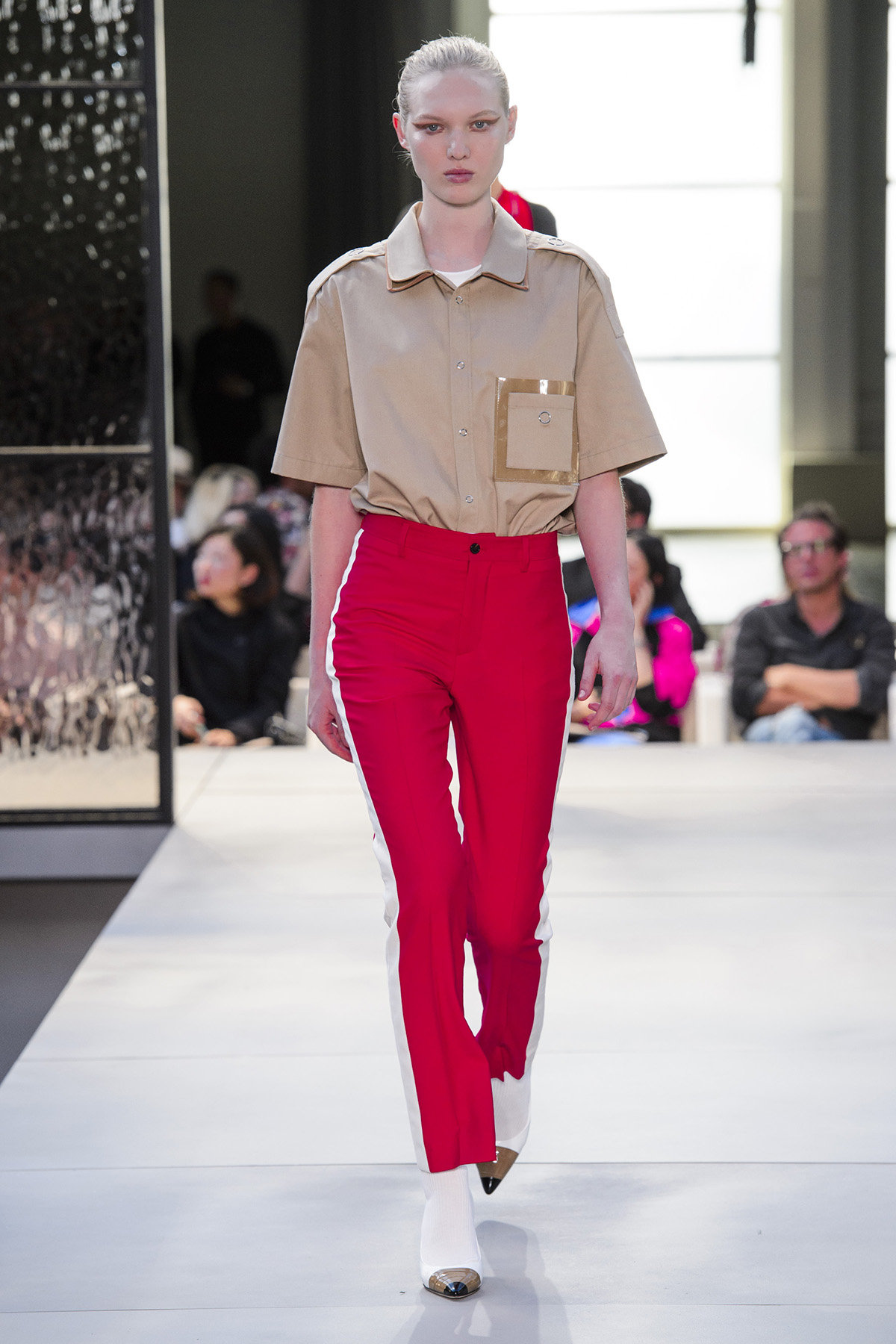 バーバリー、 リカルド・ティッシによる全ルックを公開！（Esquire（エスクァイア 日本版））