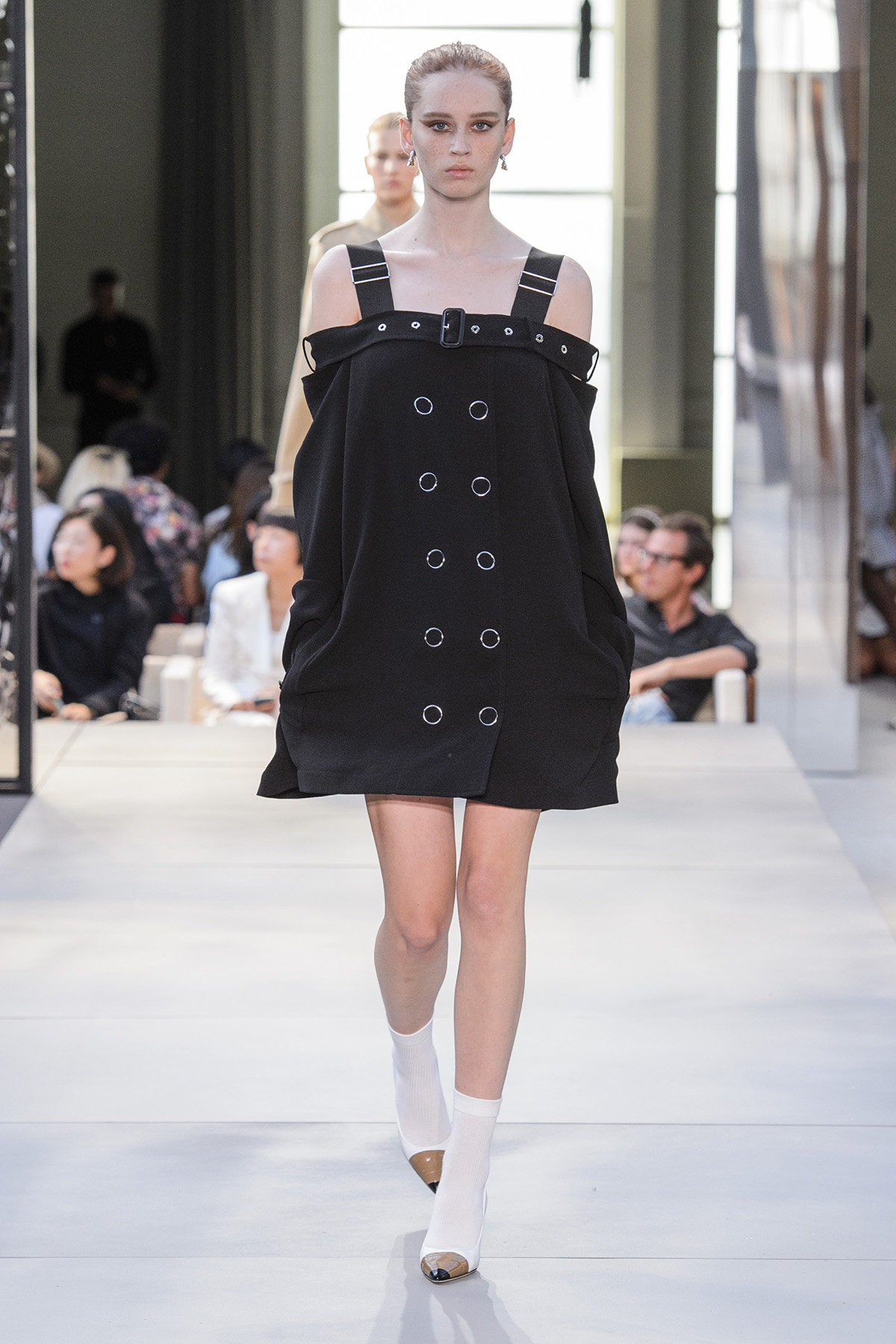 バーバリー、 リカルド・ティッシによる全ルックを公開！（Esquire（エスクァイア 日本版））