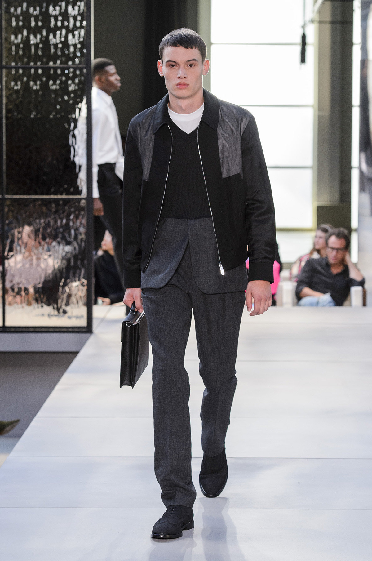 バーバリー、 リカルド・ティッシによる全ルックを公開！（Esquire（エスクァイア 日本版））