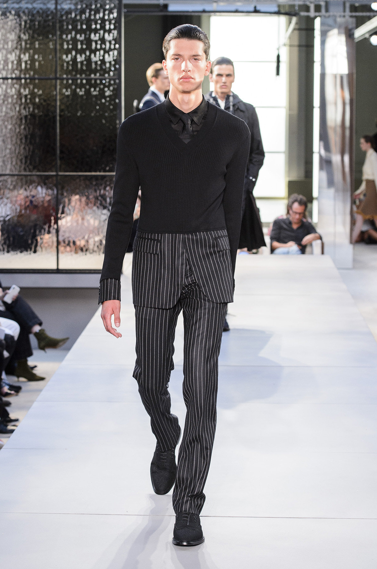 バーバリー、 リカルド・ティッシによる全ルックを公開！（Esquire（エスクァイア 日本版））