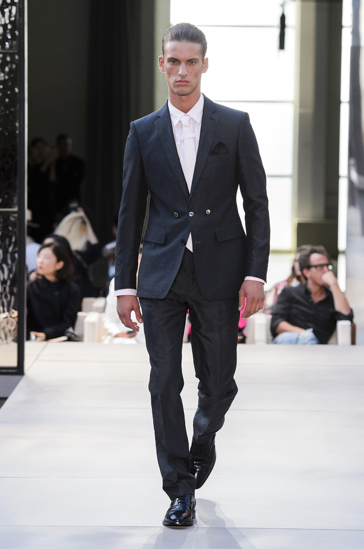 バーバリー、 リカルド・ティッシによる全ルックを公開！（Esquire（エスクァイア 日本版））