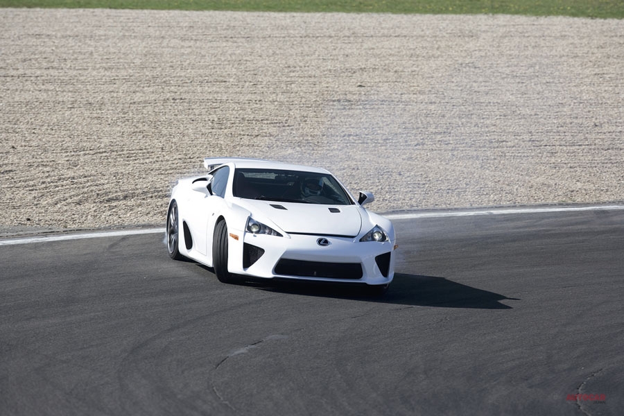 試乗 レクサスLFA、デビュー当時の評価は 価格に見合う魅力あった？ 回顧録（AUTOCAR JAPAN）