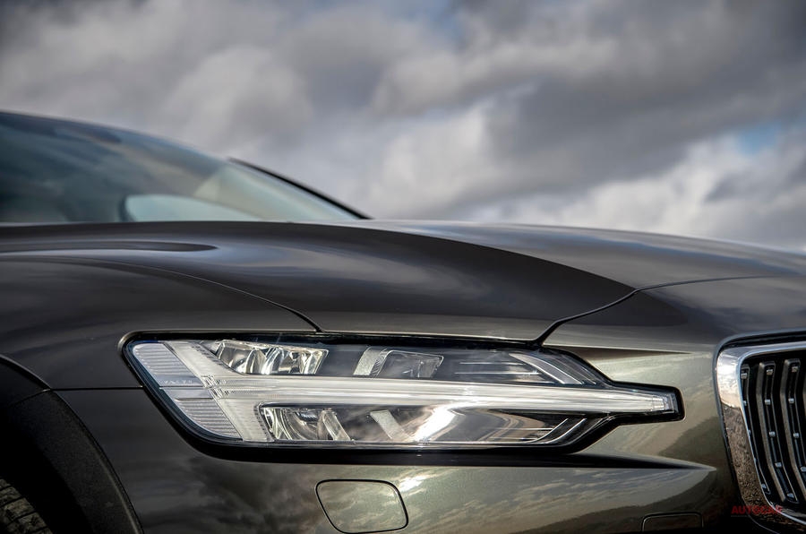 新型ボルボV60クロスカントリー 英国で試乗 才色兼備なステーションワゴン（AUTOCAR JAPAN）