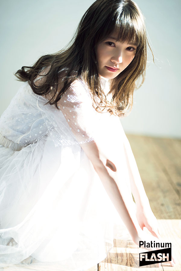けやき坂46 加藤史帆「Innocent White」（SmartFLASH）