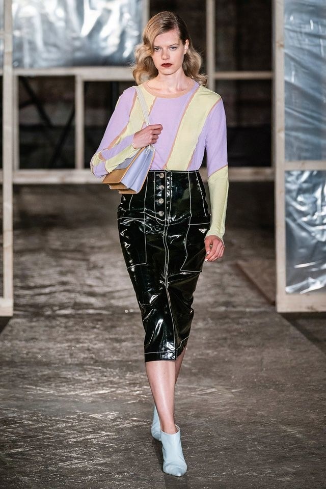 フェティシズム、権力、聡明さ。ペンシルスカートは女性たちの「武器」である!?【FASHION ENCYCLOPEDIA Vol.8 ...