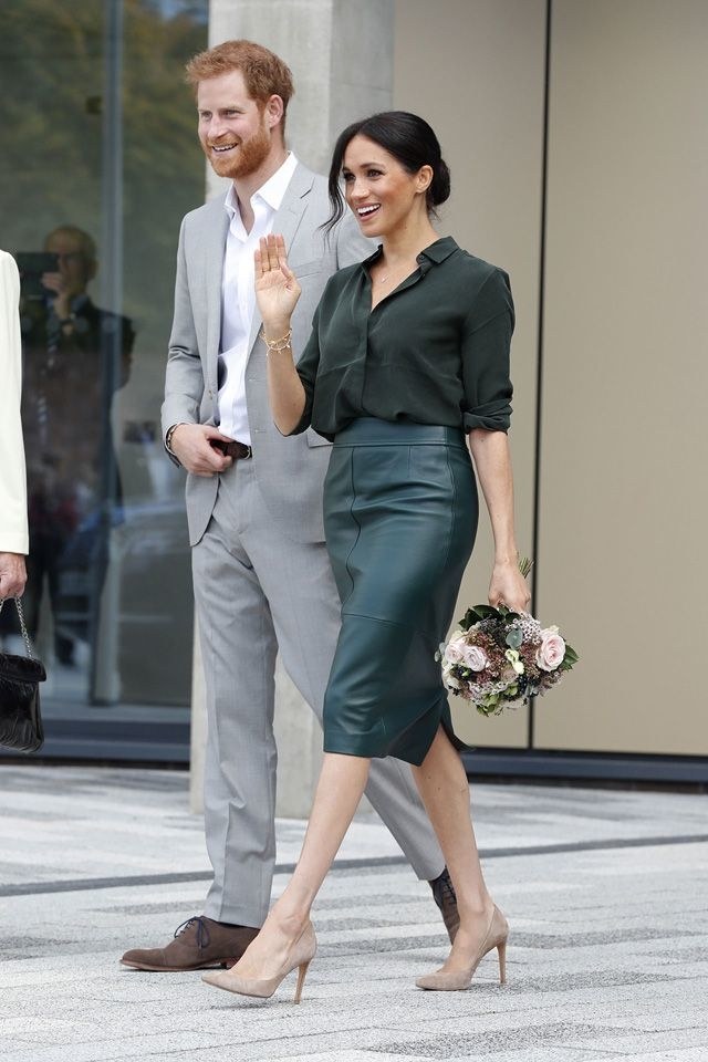 フェティシズム、権力、聡明さ。ペンシルスカートは女性たちの「武器」である!?【FASHION ENCYCLOPEDIA Vol.8 ...