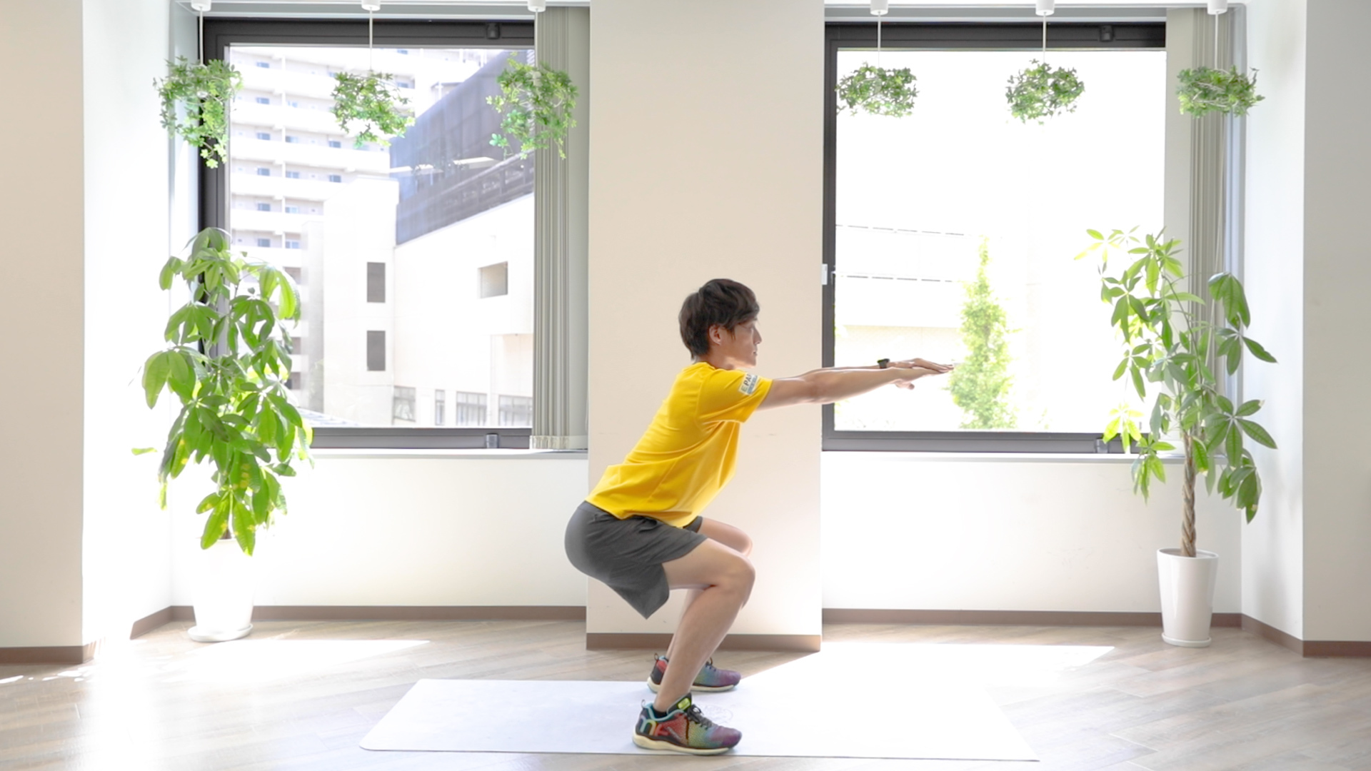 「開放運動連鎖（OKC）」と「閉鎖運動連鎖（CKC）」とは？筋トレ用語を解説（MELOS -メロス-）