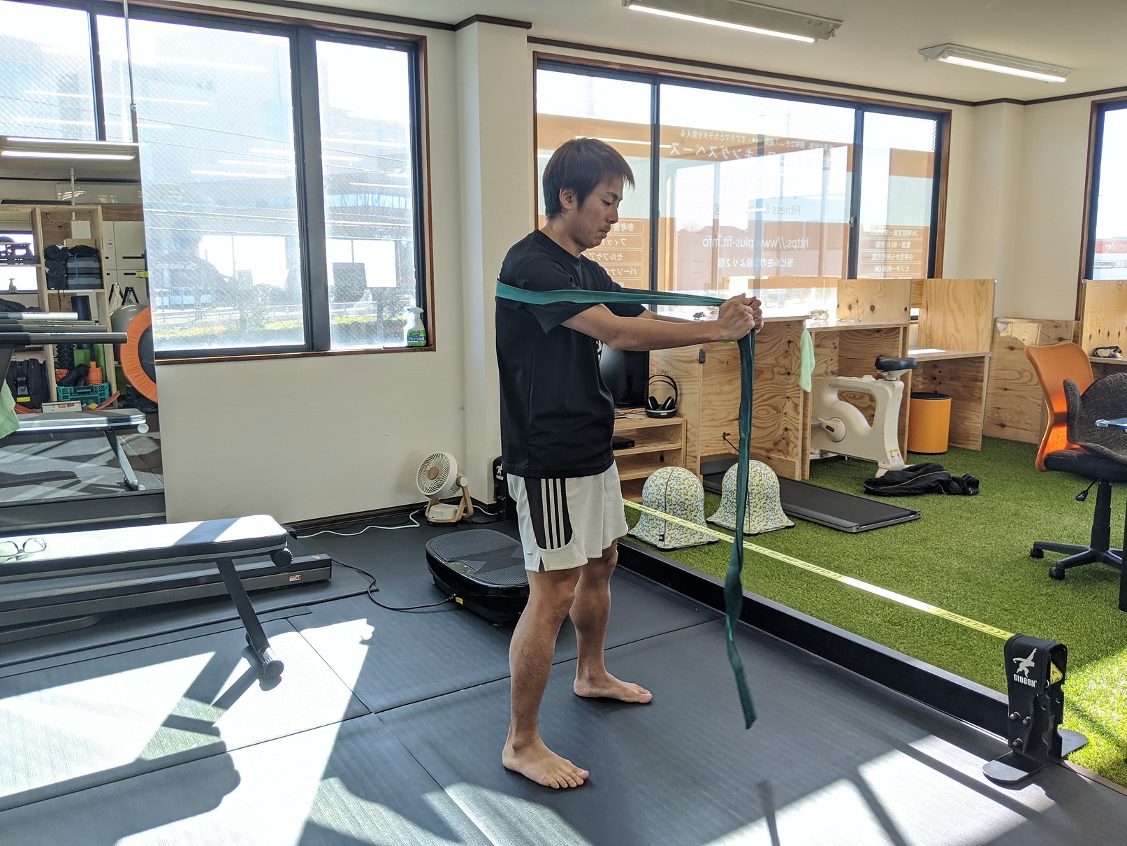 「開放運動連鎖（OKC）」と「閉鎖運動連鎖（CKC）」とは？筋トレ用語を解説（MELOS -メロス-）