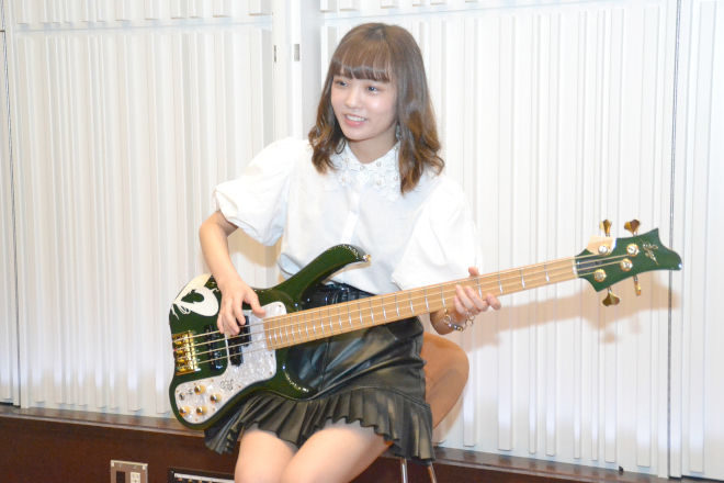 【プロミュージシャンのスペシャル楽器が見たい】MINA（ex GIRLFRIEND）、10代から一緒に成長してきたシグネチャーモデルとルックス ...