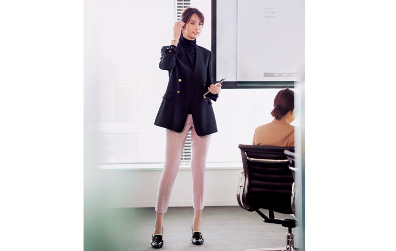 黒ジャケットコーデ22選 | 30代40代レディースファッション（Domani）