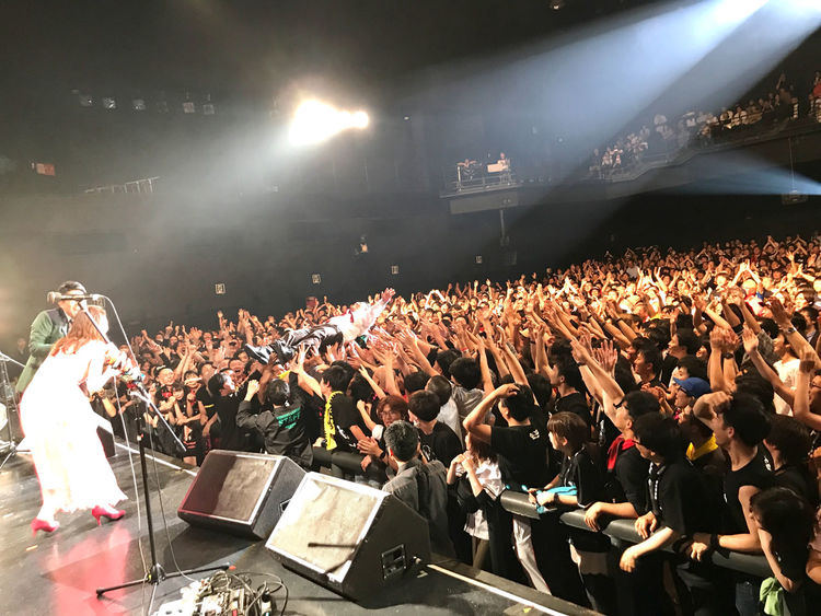 ミキ、ダイブに挑戦！BiSHやサンボに大興奮「Quick Japan 創刊25周年LIVE」（お笑いナタリー）