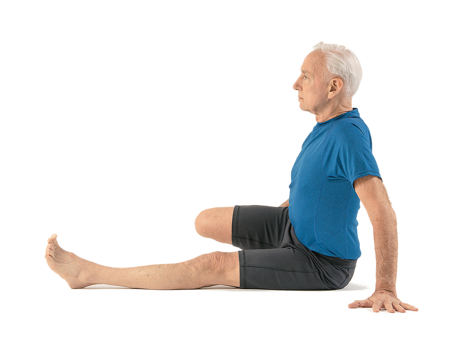 YOGA PEDIA｜ヴィーラーサナからクラウンチャーサナへのステップ（ヨガジャーナルオンライン）