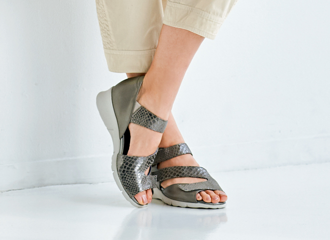 #KuTooにさようなら！美コンフォートな「4Eシューズ」5選（家庭画報.com）