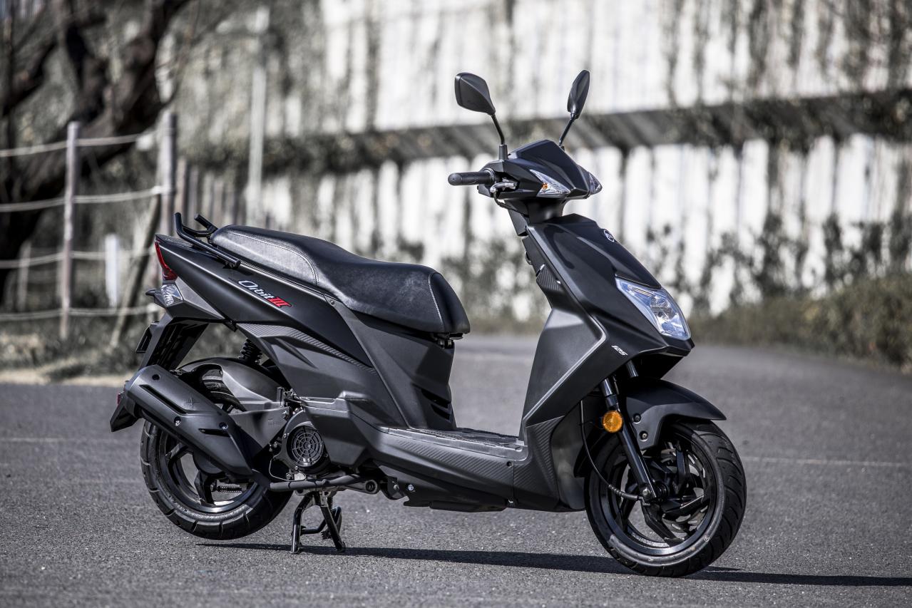 【225,500円】豪華じゃないけど侮れない！ 125ccスクーターSYM Orbit III 125 にプチ試乗（MotorFan[モーターファン]）