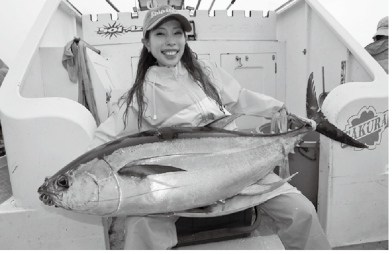 根性の即合わせで待望のヒット！置き竿＋電動巻き上げ釣法で獲ったぞキハダ26.9kg！（FISHING JAPAN）