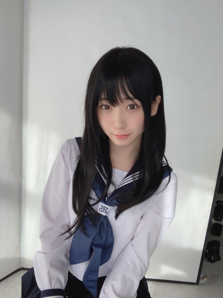 伊織もえ、「黒髪×セーラー」ショットと共に独自の理論を展開「最高です」「賢いですね笑」（wwsチャンネル）