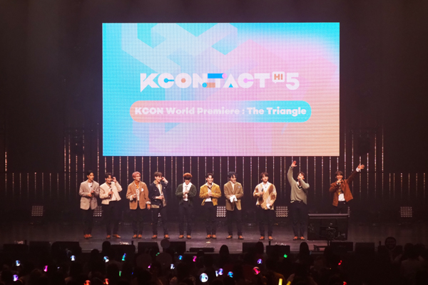 【写真特集】JO1、「KCON World Premiere: The Triangle」1部でライブパフォーマンス！（WWSチャンネル）