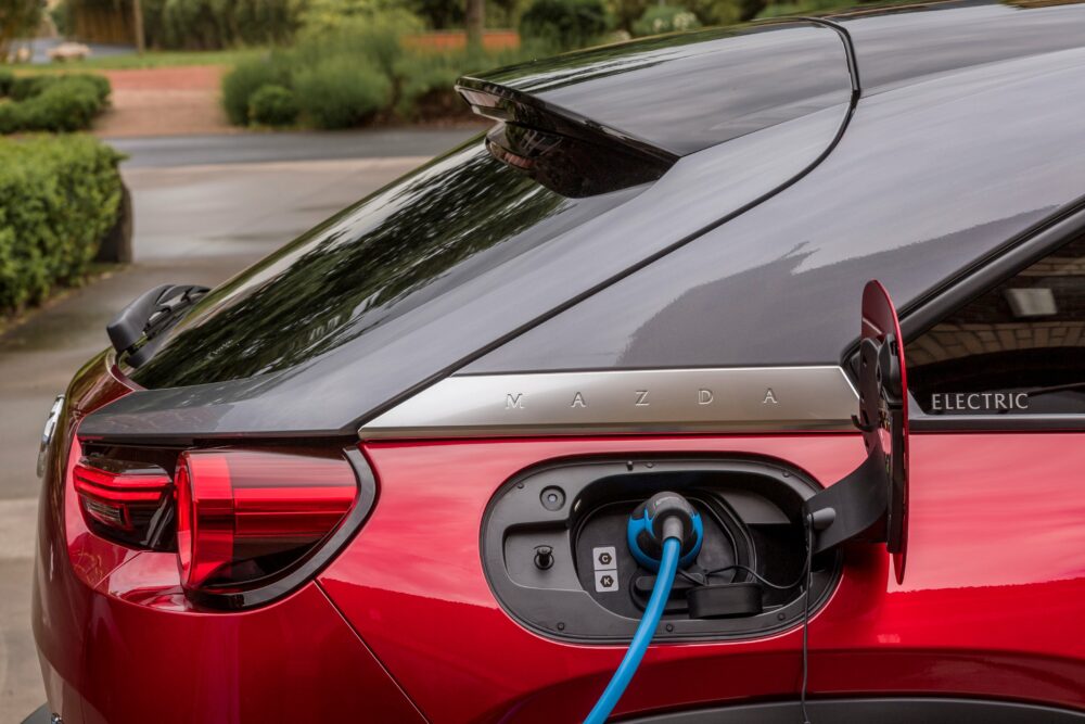 マツダ新型EV・SUV「MX-30」欧州発売開始！国内発売はいつ？航続距離200kmで大丈夫か？（MOBY（モビー））