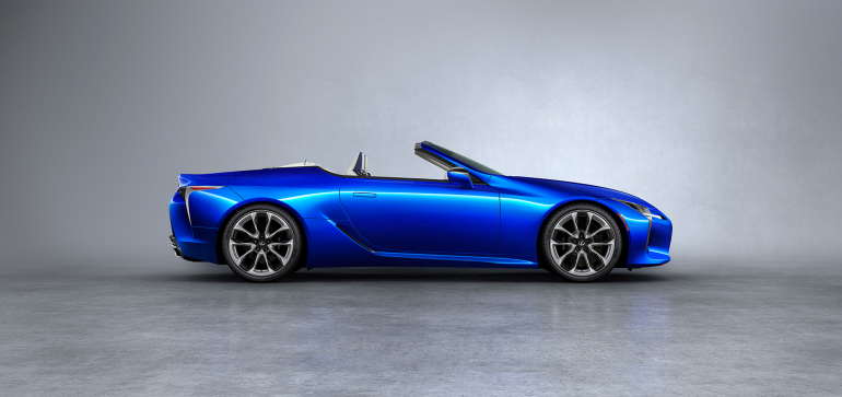 5.0ℓ V8エンジンと10速ATの組み合わせでリニアな加速を堪能。レクサス「LC500」コンバーチブルモデル（＠DIME）