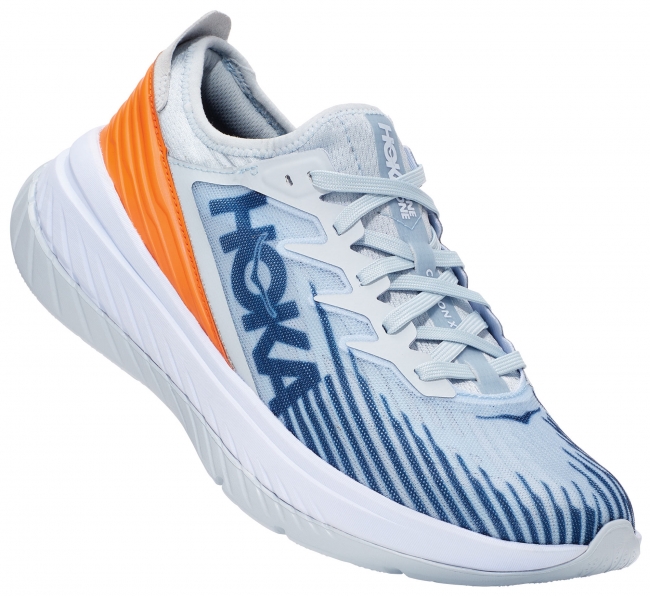 シュータン一体型のデザインで高いフィット感を実現したHOKA ONE ONEのランニングシューズ「CARBON X-SPE」（＠DIME）