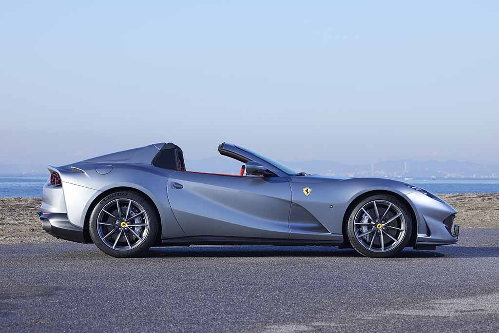 V12サウンドを聴きながらのオープンクルーズが最高の贅沢！「フェラーリ812GTS」【河口まなぶ動画試乗インプレッション】（LE VOLANT CARSMEET WEB）