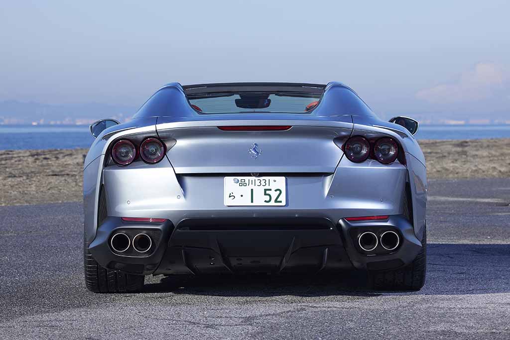 V12サウンドを聴きながらのオープンクルーズが最高の贅沢！「フェラーリ812GTS」【河口まなぶ動画試乗インプレッション】（LE VOLANT CARSMEET WEB）