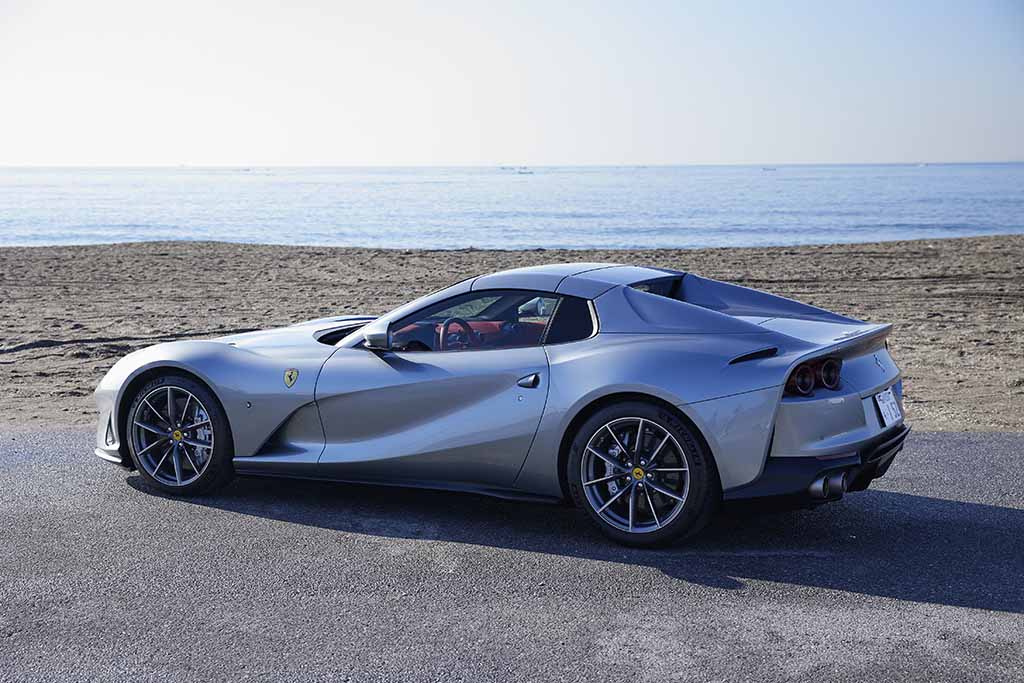 V12サウンドを聴きながらのオープンクルーズが最高の贅沢！「フェラーリ812GTS」【河口まなぶ動画試乗インプレッション】（LE VOLANT CARSMEET WEB）
