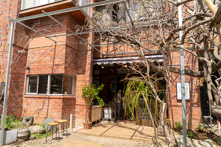 “旅する八百屋”〈青果ミコト屋〉が、アイスクリーム専門店〈KIKI NATURAL ICECREAM〉を横浜にオープン。（Hanako）