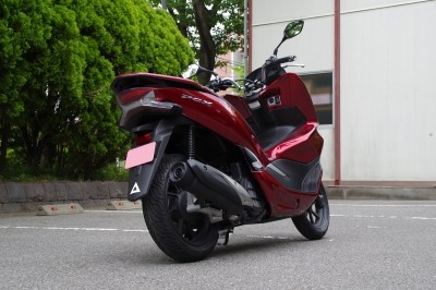 豪華装備が追加！2018年式「PCX(JF81)」の試乗インプレッション（All About）