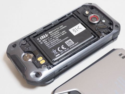 auのタフネスケータイ「TORQUE X01」が最強な理由（アスキー）