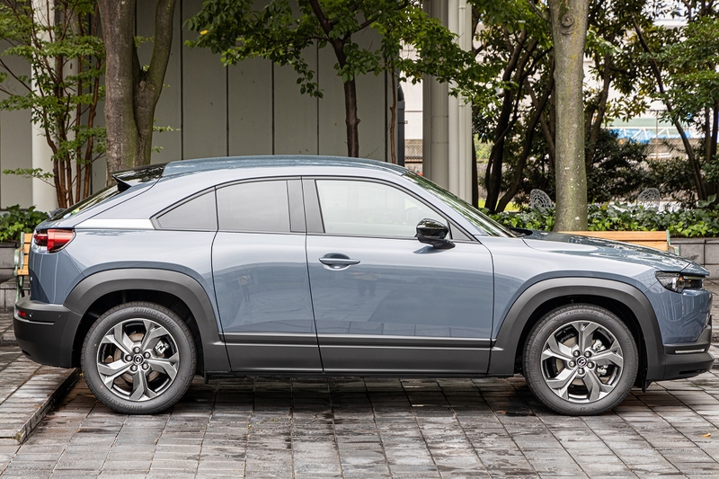 マツダ、次の100年に向けた新型SUV「MX-30」は観音開きがどこか懐かしい（アスキー）