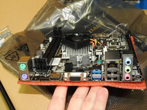 省電力SoC「A4 PRO-3350B」オンボードのMini-ITXマザーボード（アスキー）