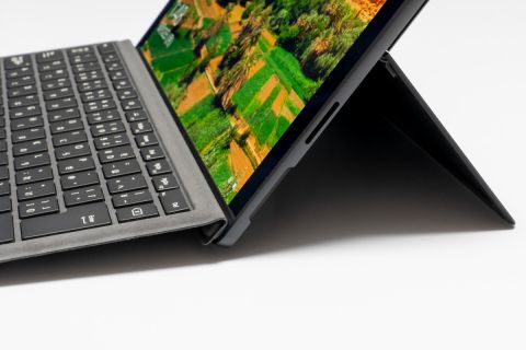 SurfaceとVAIO、仕事で使う2in1に最適なのは？ 実機で比較（アスキー）