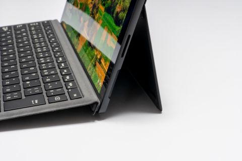 SurfaceとVAIO、仕事で使う2in1に最適なのは？ 実機で比較（アスキー）