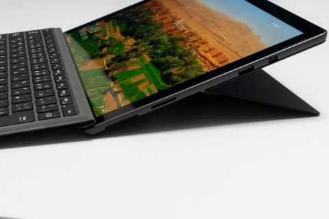 SurfaceとVAIO、仕事で使う2in1に最適なのは？ 実機で比較（アスキー）