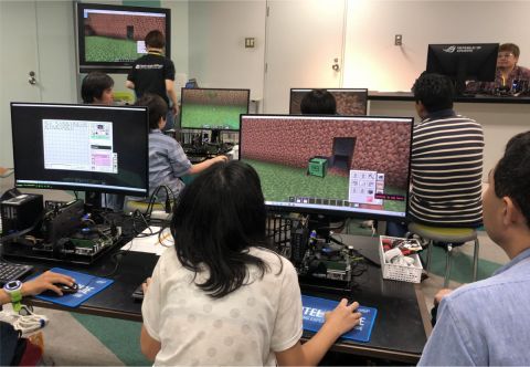 自作したパソコンでマインクラフトのプログラミングに挑戦！（アスキー）