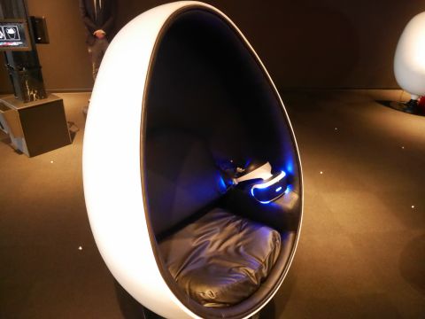 最大50人で同時にVRの宇宙を共有できる「VirtuaLink」を体験（アスキー）