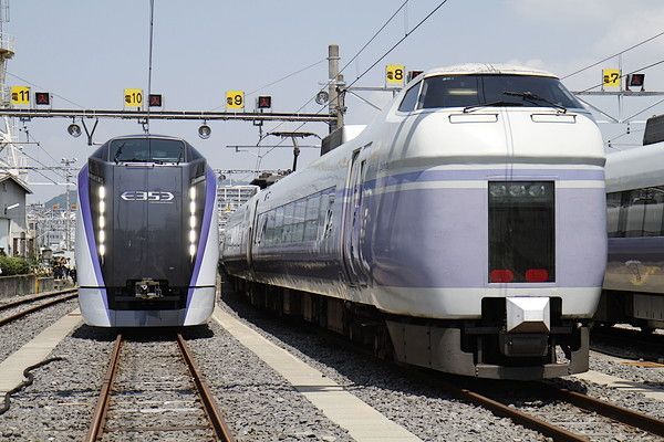 「スーパーあずさ」E353系デビュー！ 約四半世紀ぶり新車（乗りものニュース）