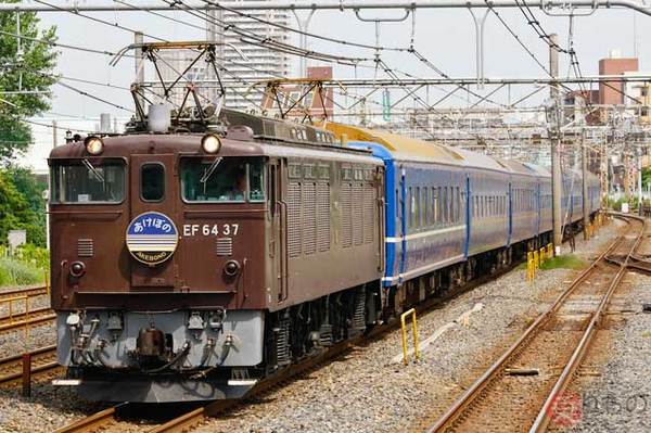 去っていく国鉄機関車 「EF64形0番台」が引退 ブルートレインもけん引（乗りものニュース）